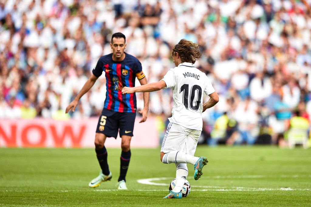 Control from the centre. A pivotal piece. - Cano Football